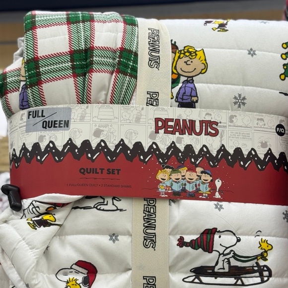 Peanuts | Bedding | Peanuts Snoopy And Friends Quilt Set Red Green ...